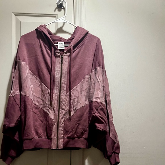 PINK Victoria's Secret | Tops | Pink Vs Rare Crop Top Lightweight ...